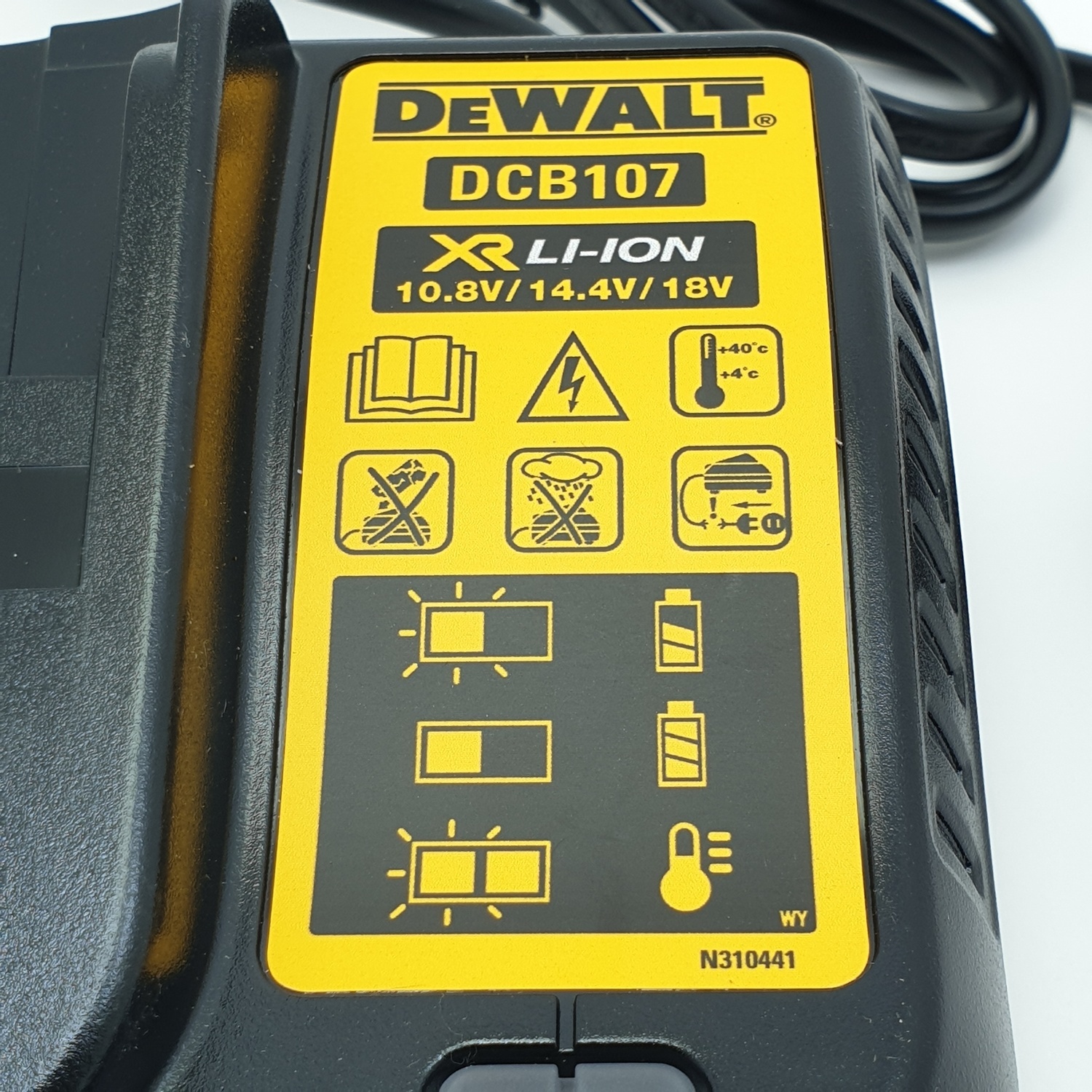 DEWALT แท่นชาร์จแบตเตอร์รี่ 10.8-18V. DCB107-B1 |GlobalHouse